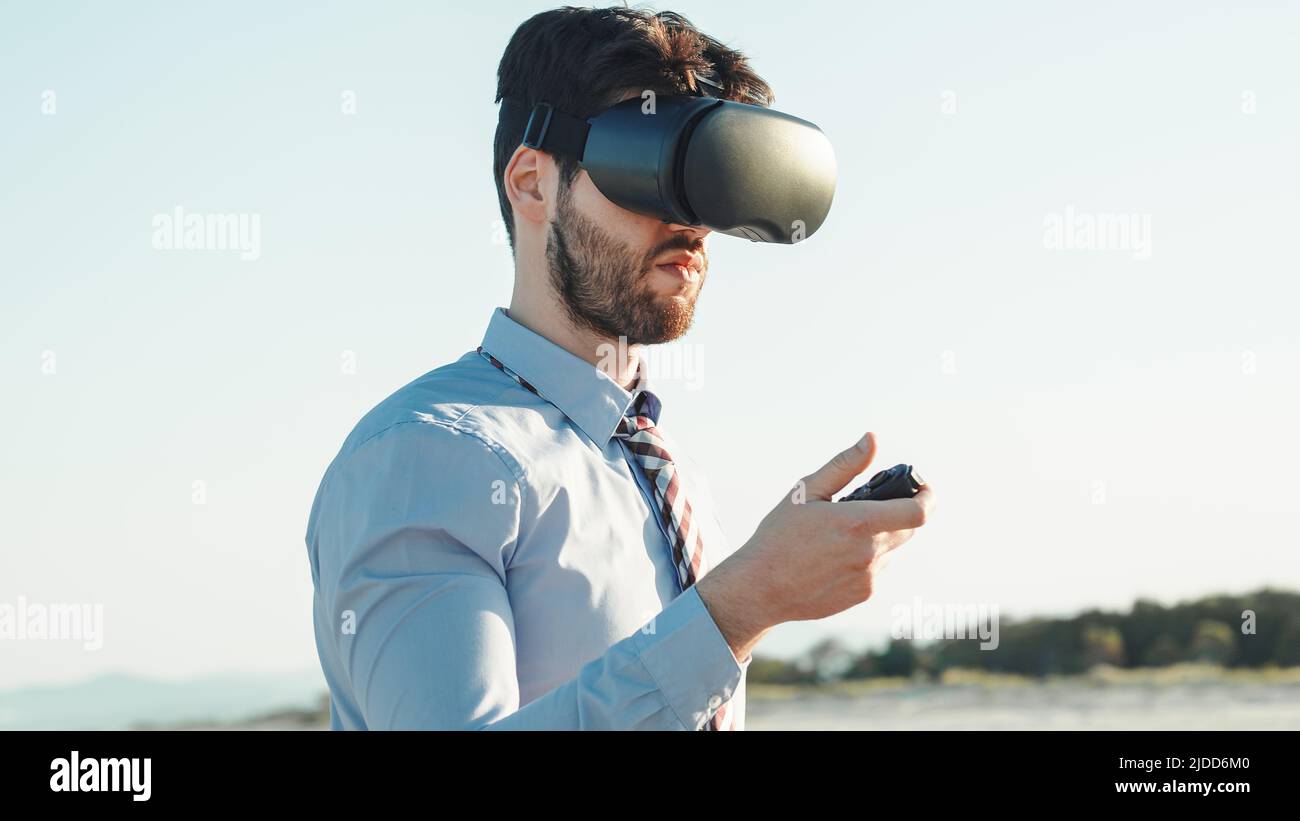 businessman with augmented reality viewer Stock Photo - Alamy