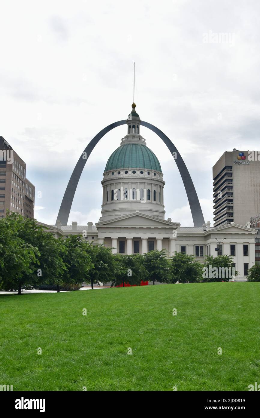 Downtown St. Louis featuring the world famous Gateway Arch along the ...