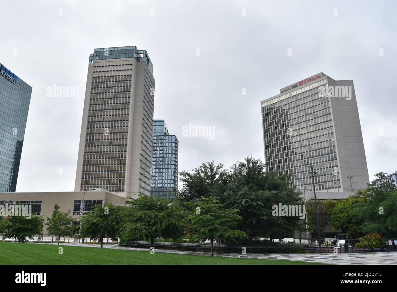 Downtown St. Louis featuring the world famous Gateway Arch along the ...