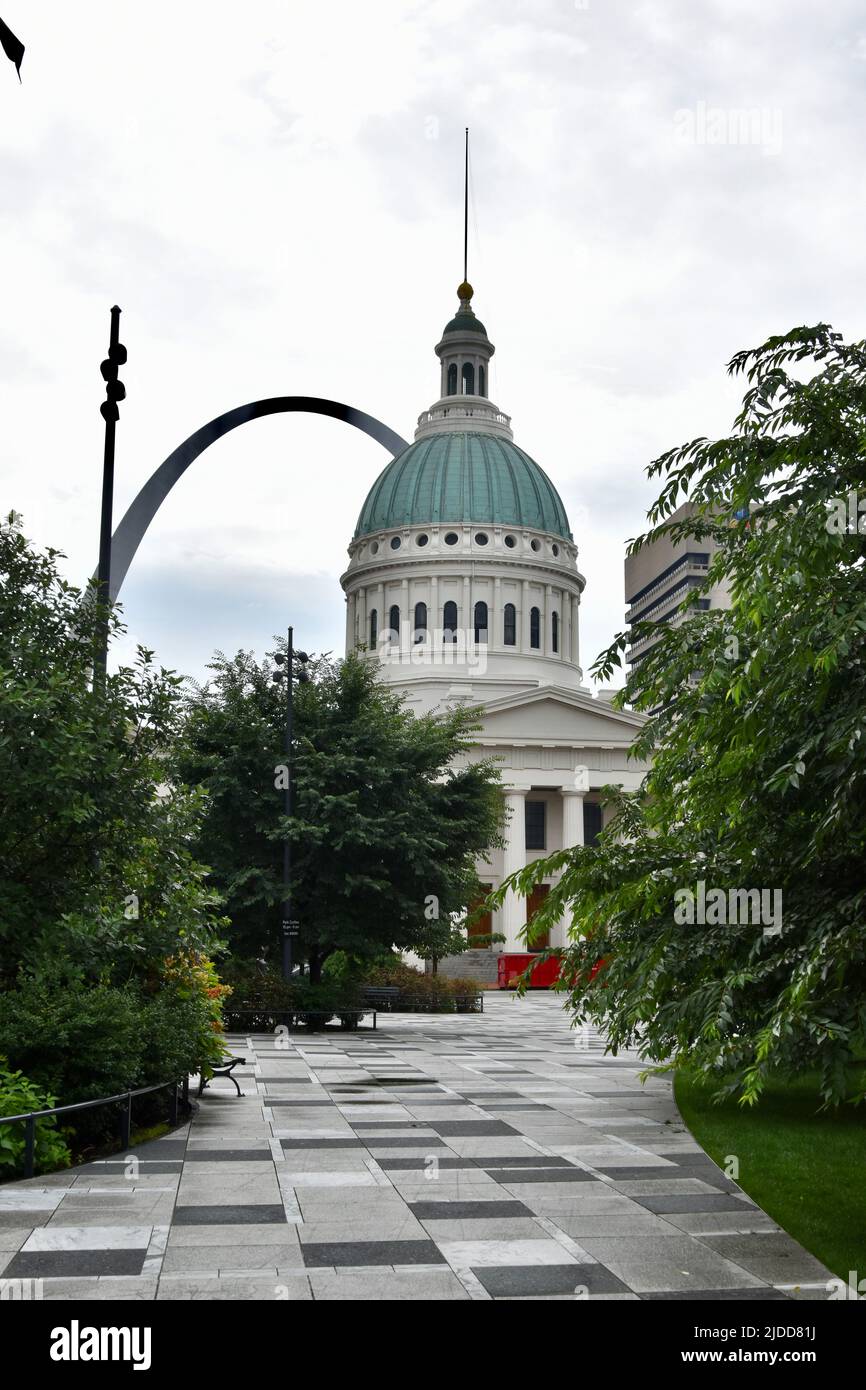Downtown St. Louis featuring the world famous Gateway Arch along the ...