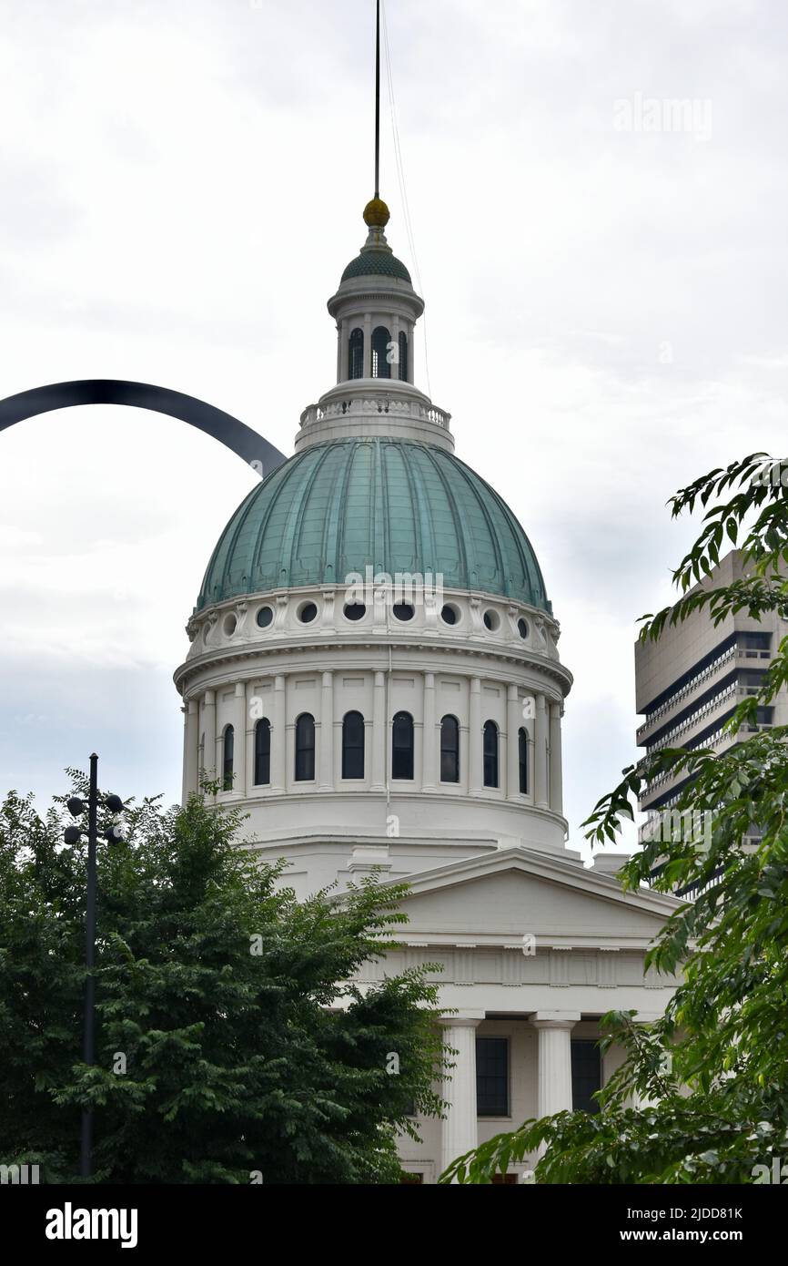 Downtown St. Louis featuring the world famous Gateway Arch along the ...