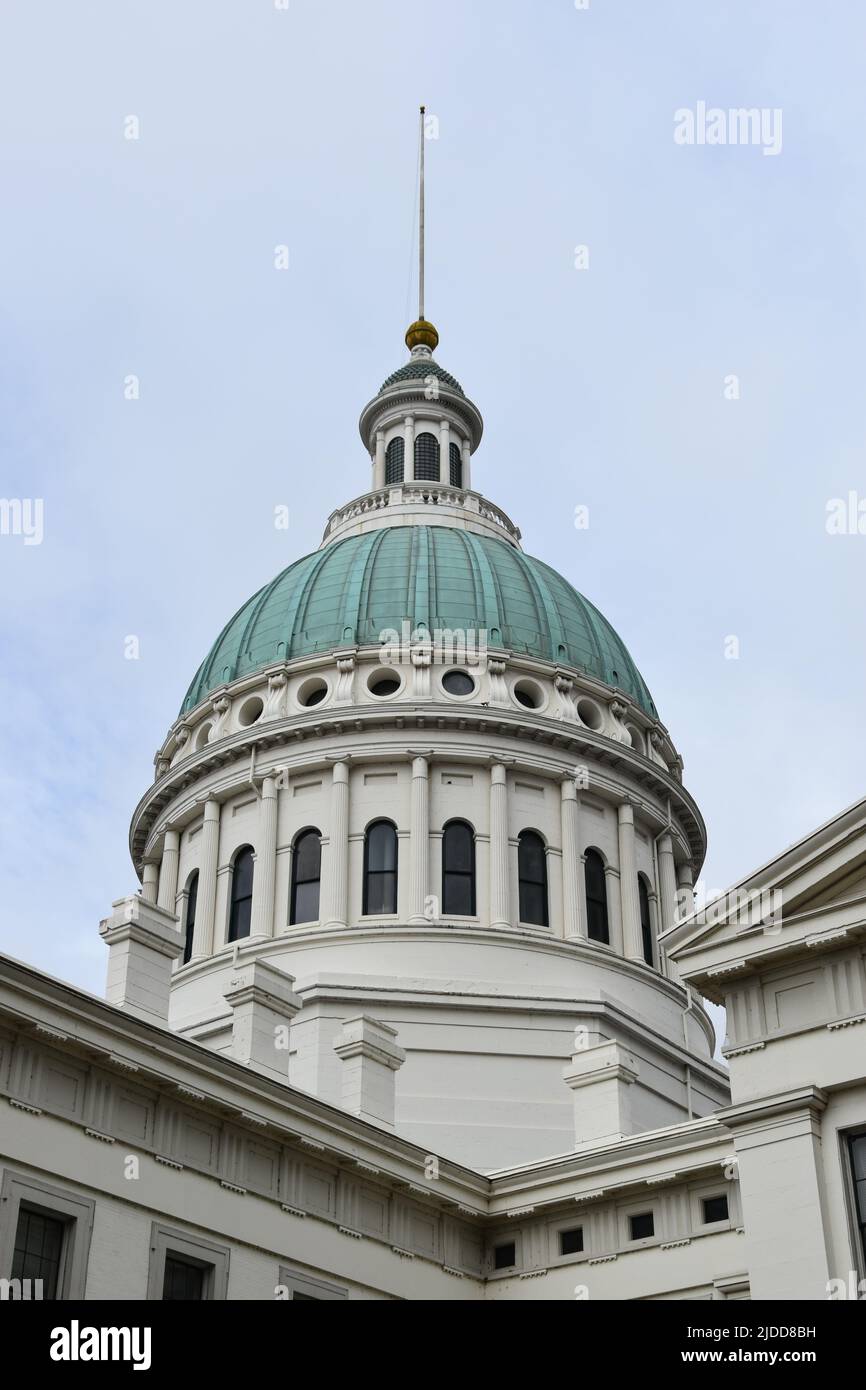 Downtown St. Louis featuring the world famous Gateway Arch along the ...