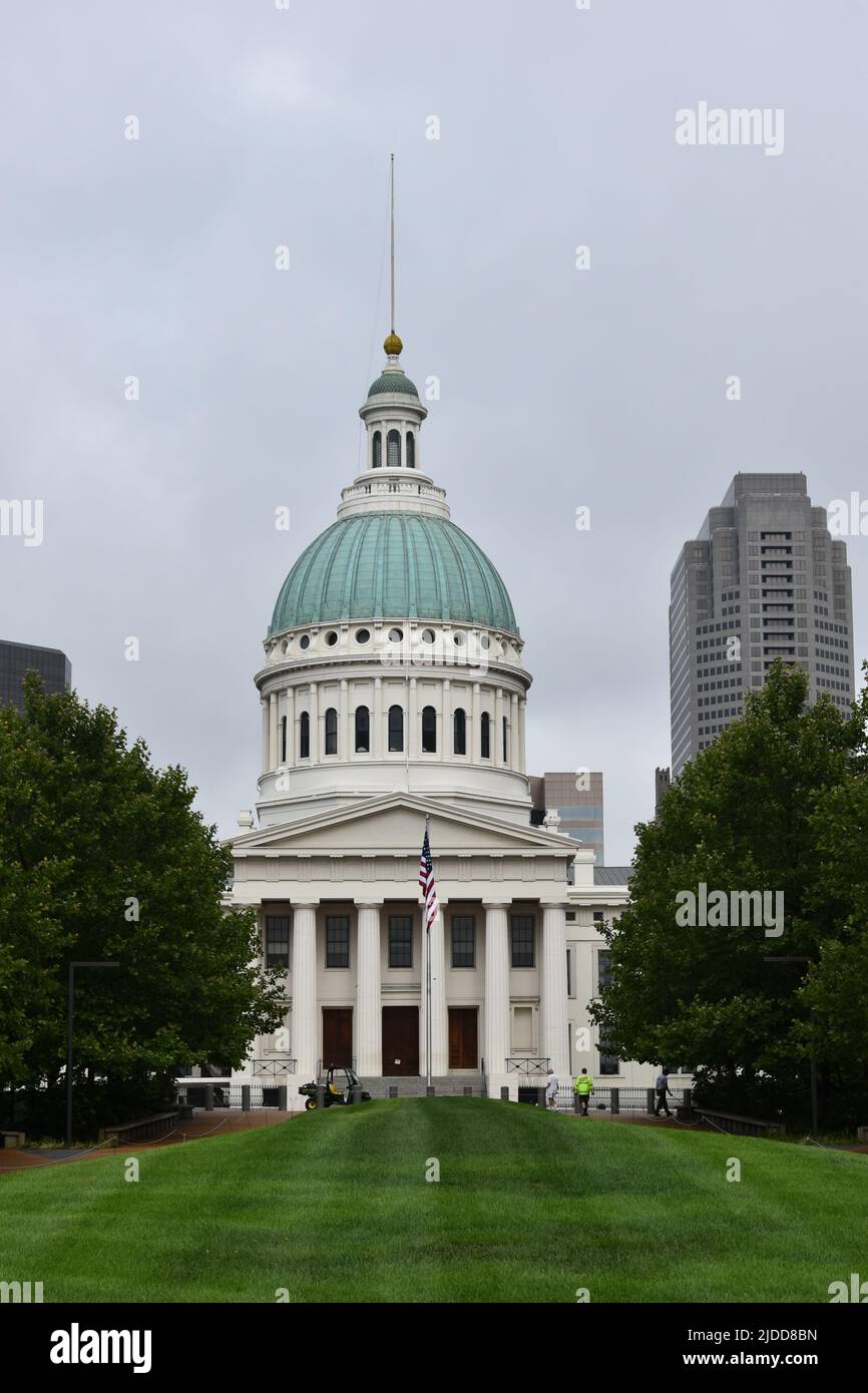 Downtown St. Louis featuring the world famous Gateway Arch along the ...