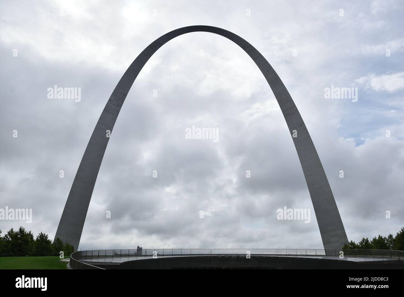 Downtown St. Louis featuring the world famous Gateway Arch along the ...