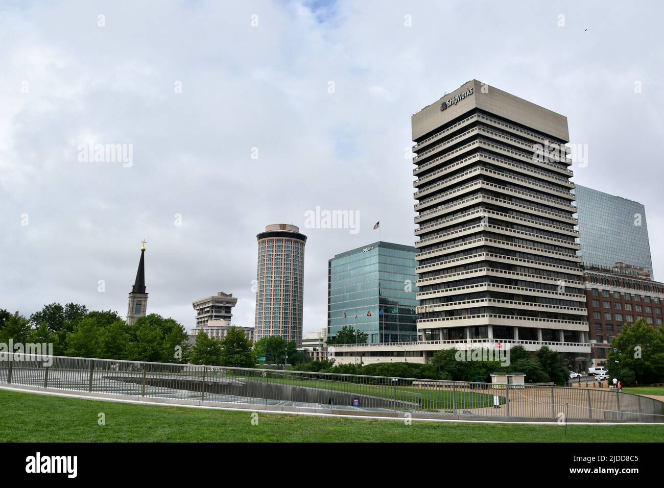 Downtown St. Louis featuring the world famous Gateway Arch along the ...