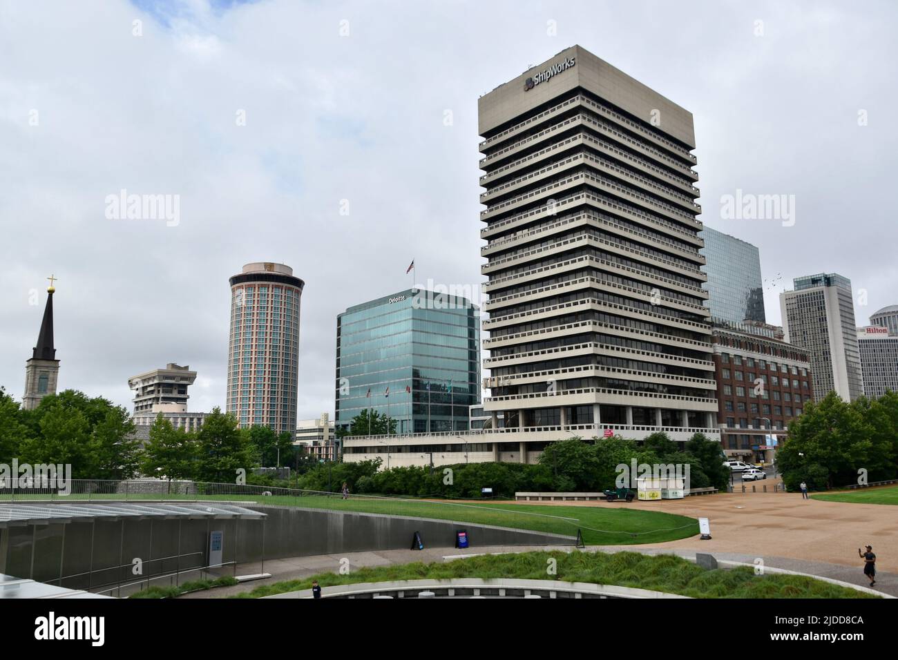 Downtown St. Louis featuring the world famous Gateway Arch along the ...