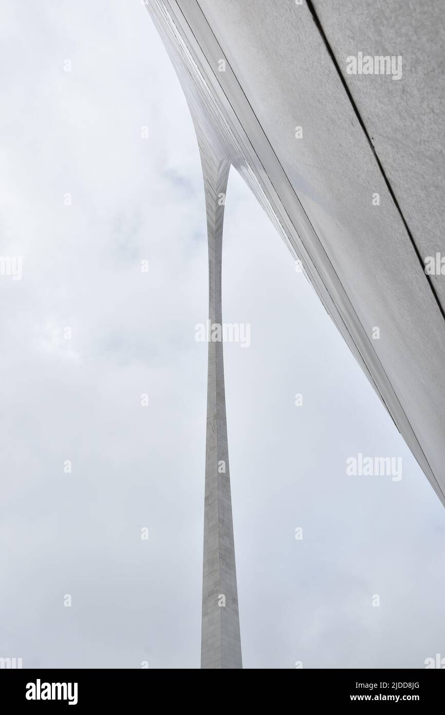Downtown St. Louis featuring the world famous Gateway Arch along the ...