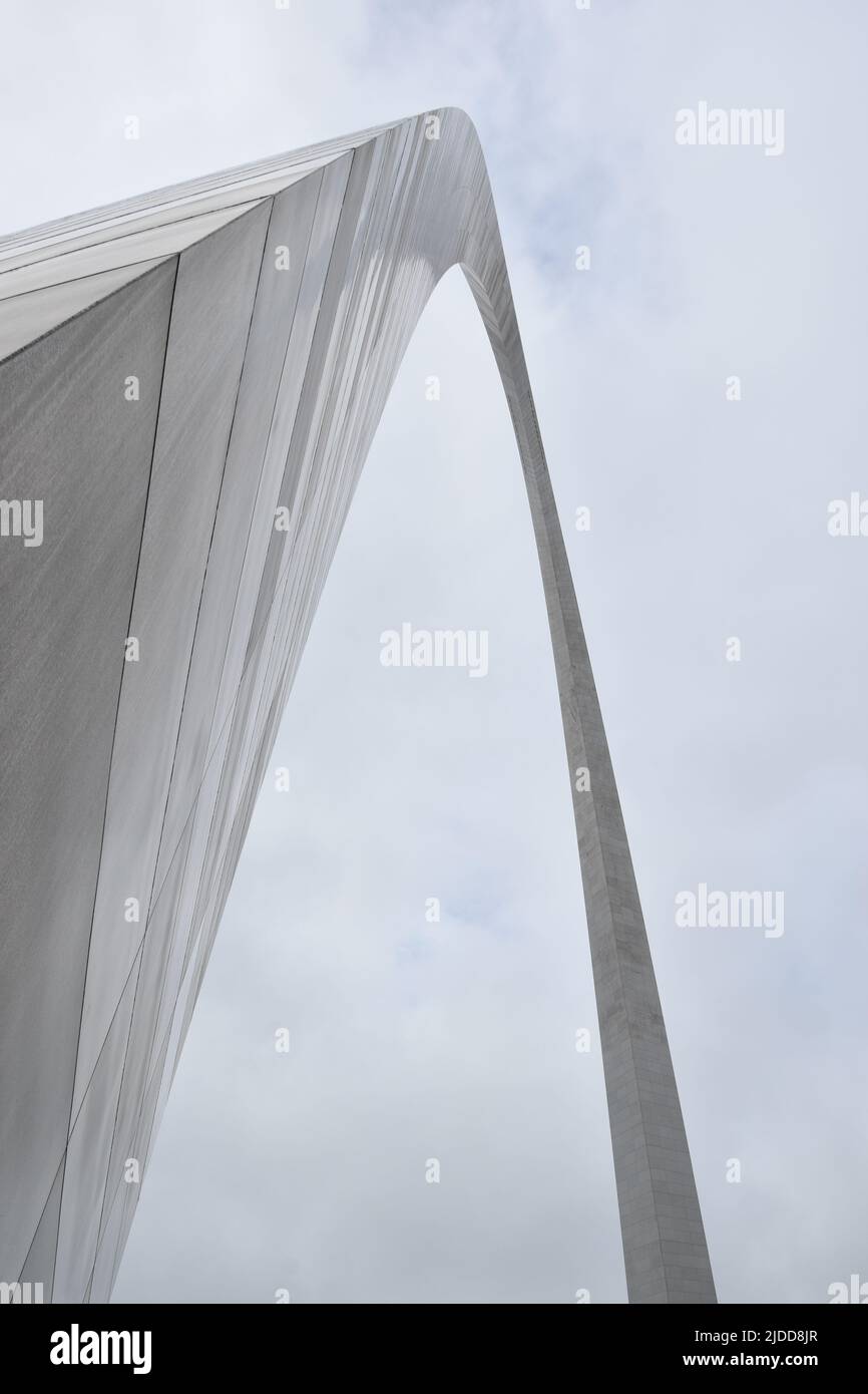 Downtown St. Louis featuring the world famous Gateway Arch along the ...