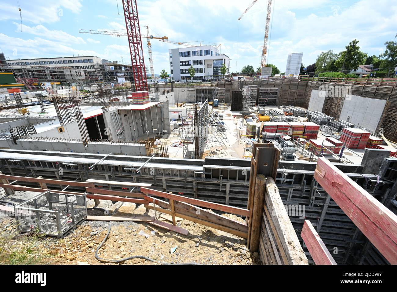 20 June 2022, Baden-Wuerttemberg, Tübingen: The first part of the shell ...