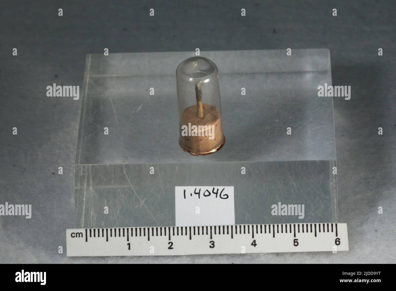 Elemental bismuth hi-res stock photography and images - Alamy