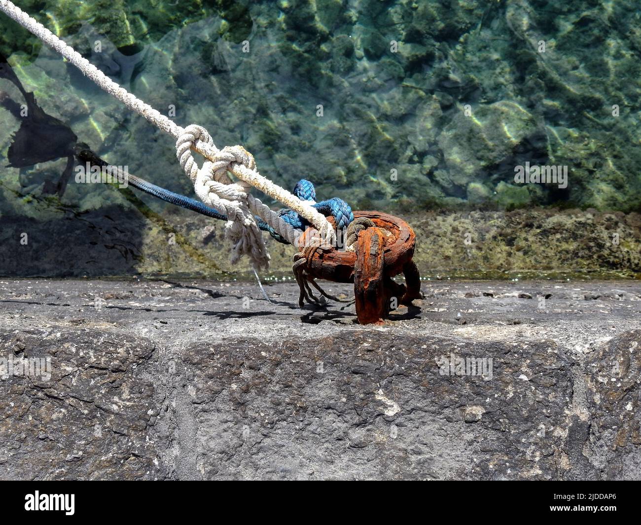 Mooring knots hi-res stock photography and images - Alamy