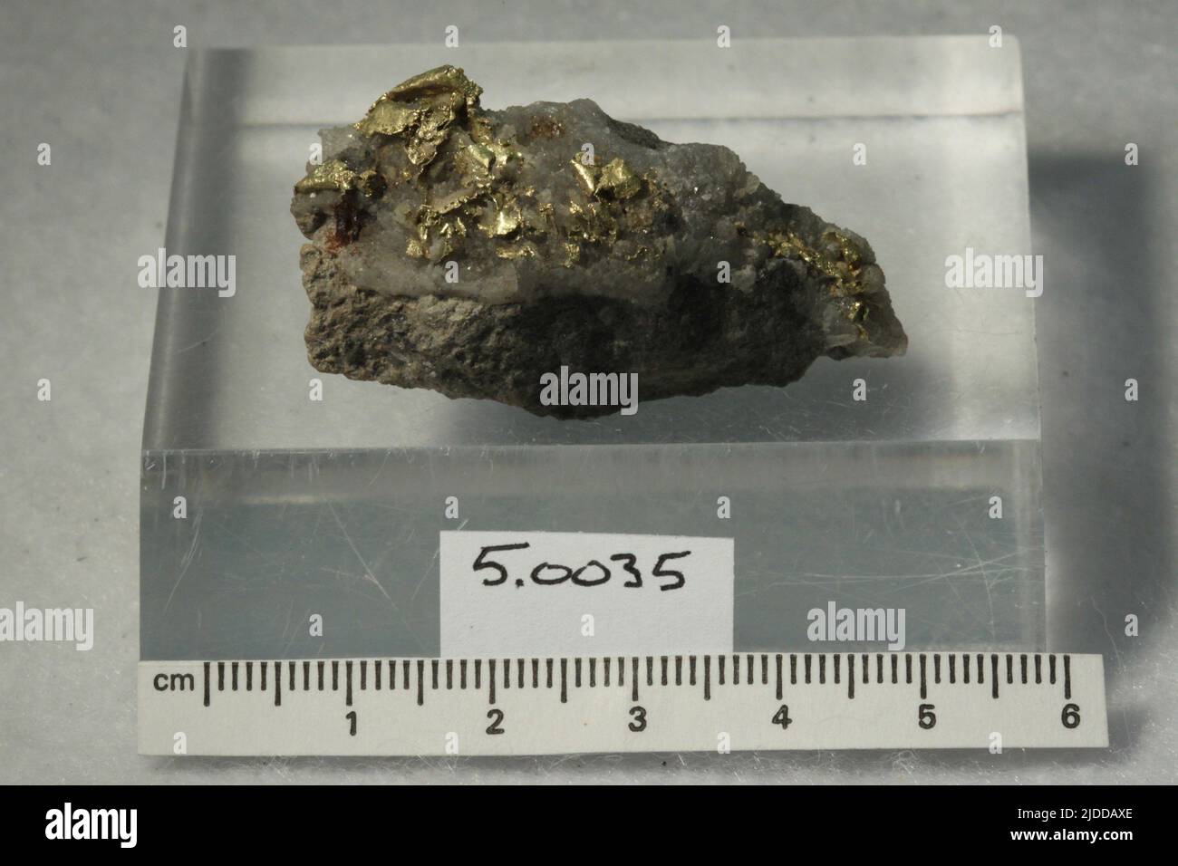 Gold. minerals. Europe; Romania; Transylvania Stock Photo - Alamy