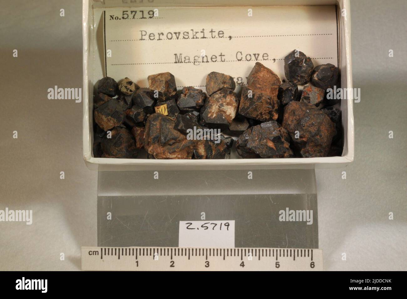 Perovskite structure hi-res stock photography and images - Alamy