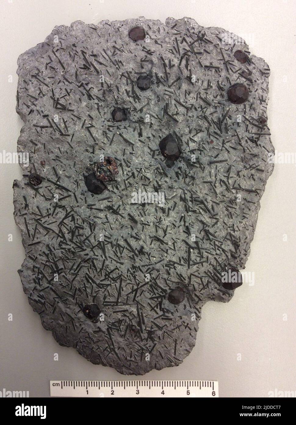 Garnet almandine hi-res stock photography and images - Alamy