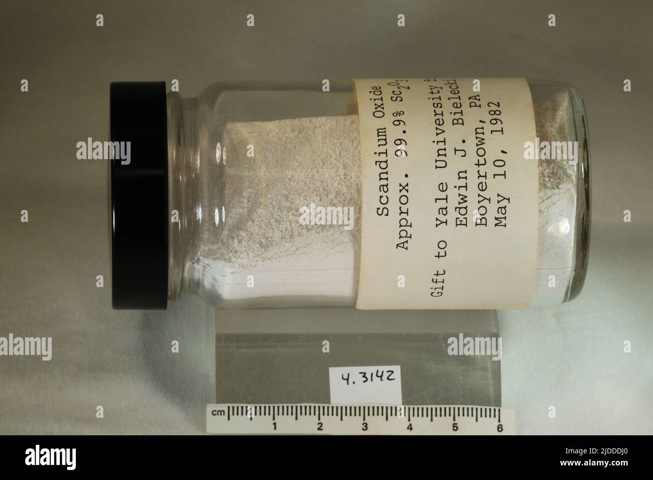 Scandium oxide hi-res stock photography and images - Alamy