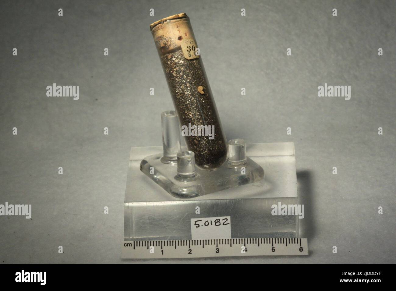 Melting platinum hi-res stock photography and images - Alamy