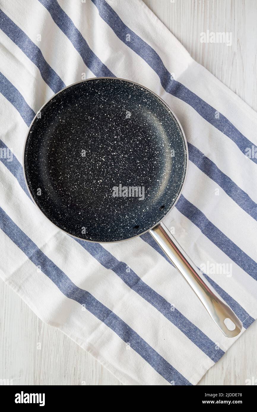 Empty Nonstick Frying Pan Skillet Stock Photo - Alamy