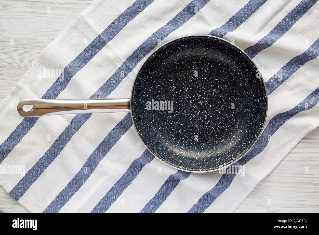 Empty Nonstick Frying Pan Skillet Stock Photo - Alamy