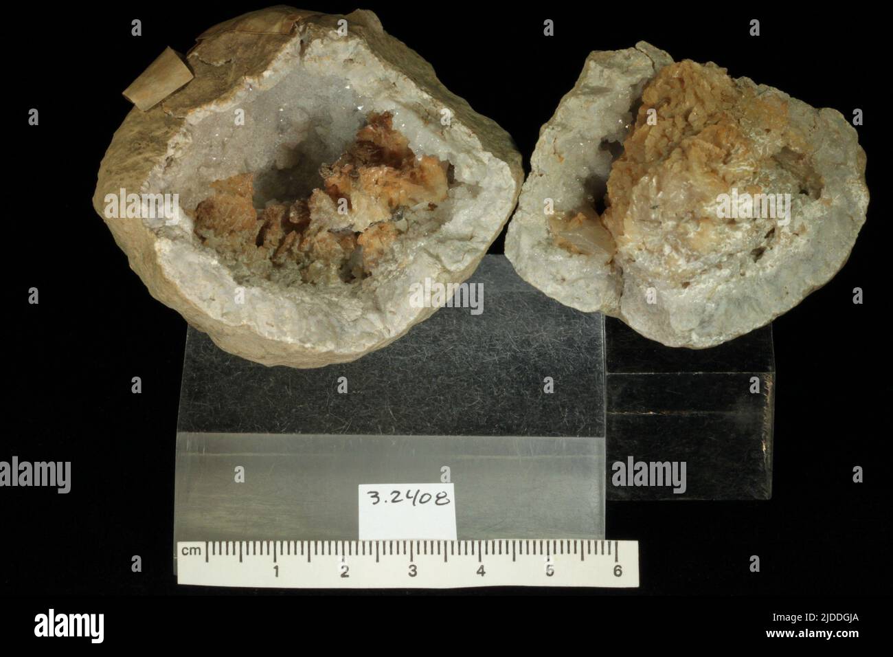 Dolomite rock dolostone carbonate hi-res stock photography and images ...