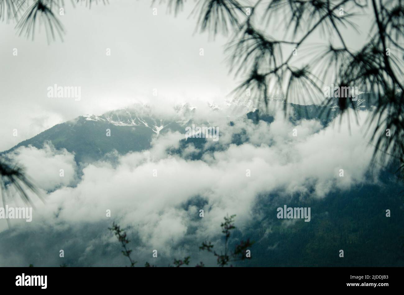 Himalaya mountain range hi-res stock photography and images - Alamy