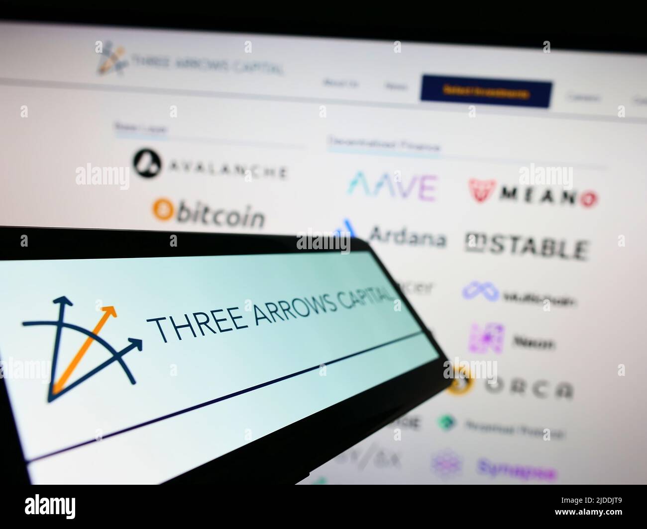 Mobile left arrow hi-res stock photography and images - Alamy