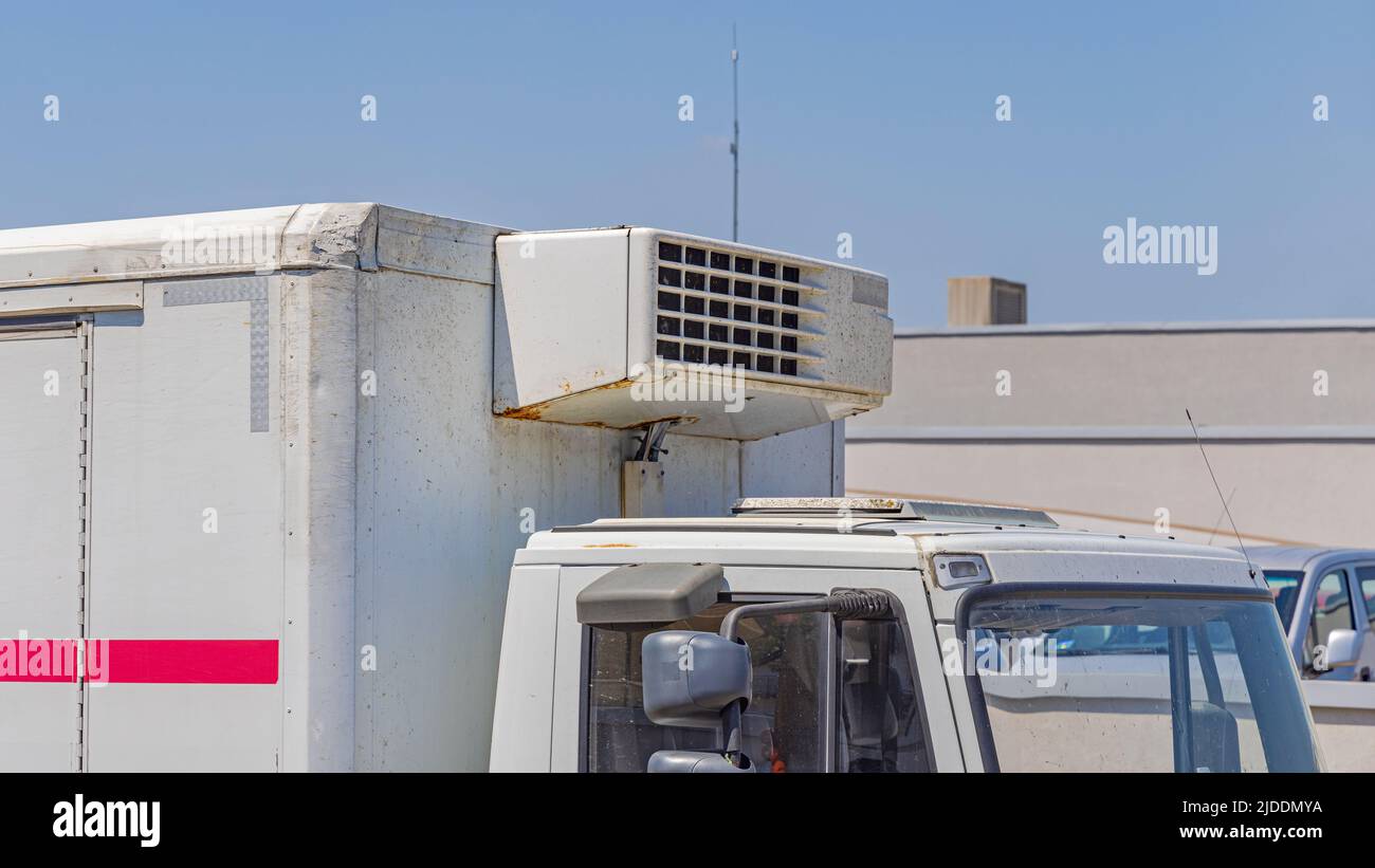 Box delivery truck hi-res stock photography and images - Alamy