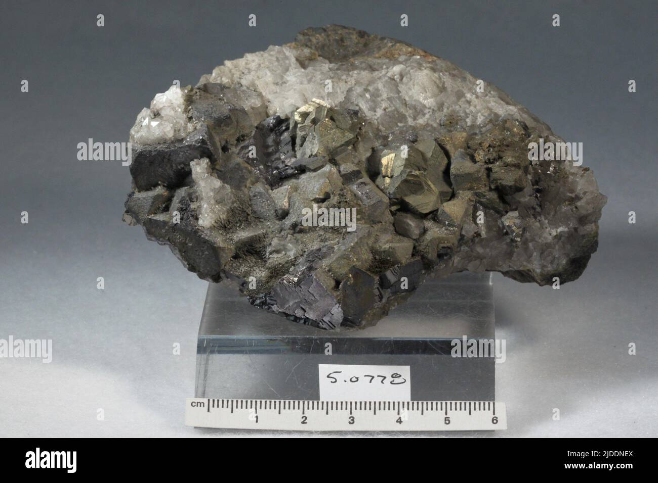 Sphalerite minerals hi-res stock photography and images - Alamy