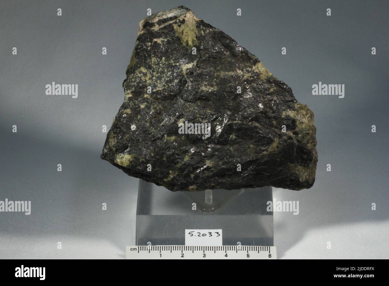 Chromite minerals hi-res stock photography and images - Alamy