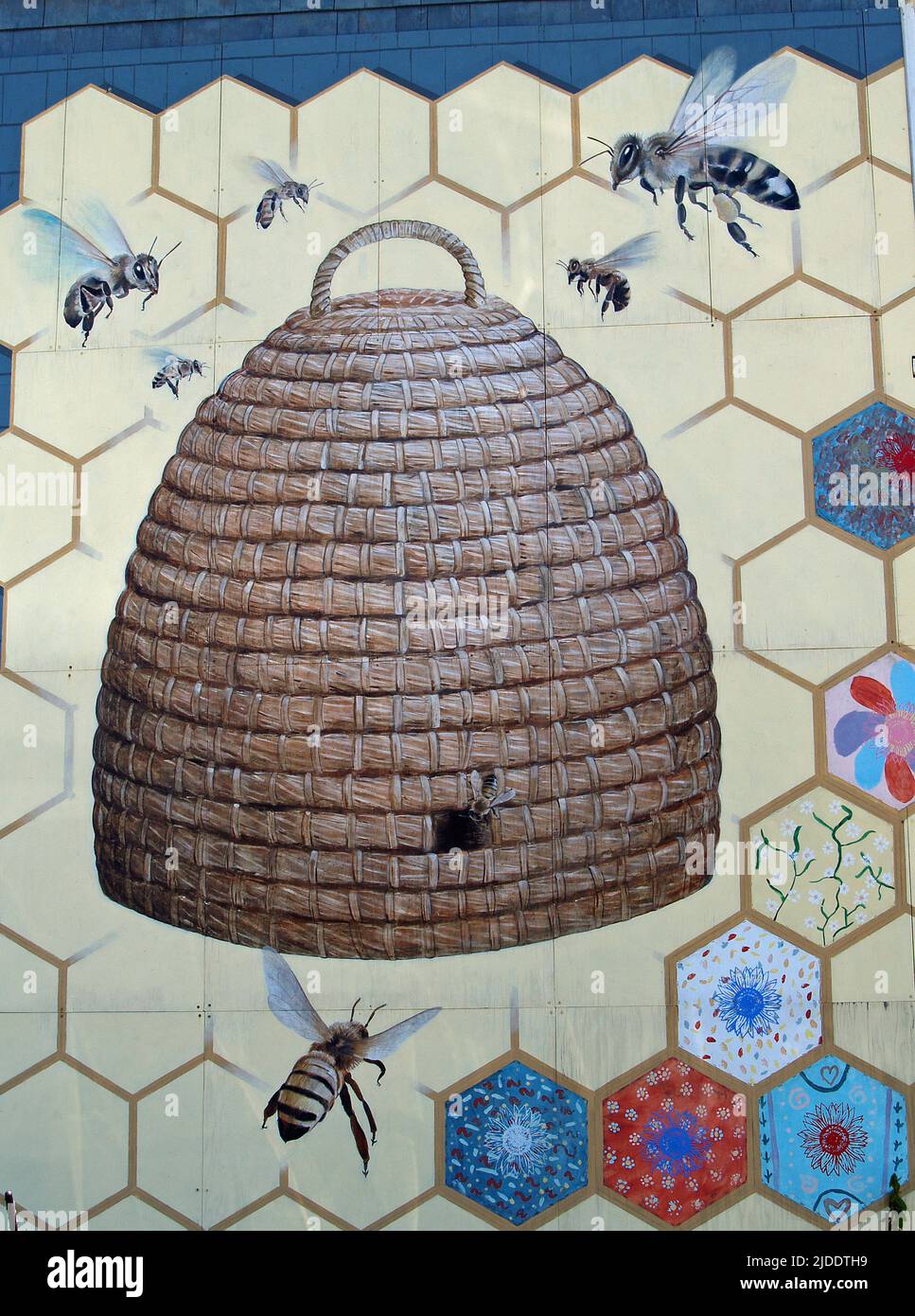 Beehive and bees Stock Photo - Alamy