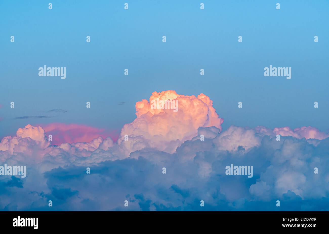 cumulus clouds at sunset. Dramatic vibrant color with beautiful cloud ...