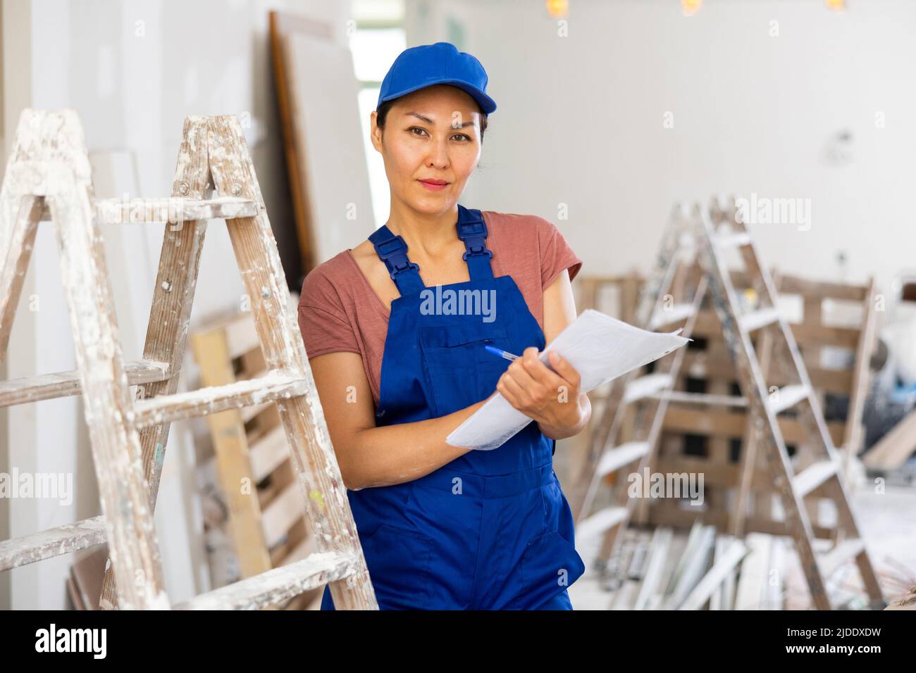 Woman construction worker with project documentation Stock Photo - Alamy