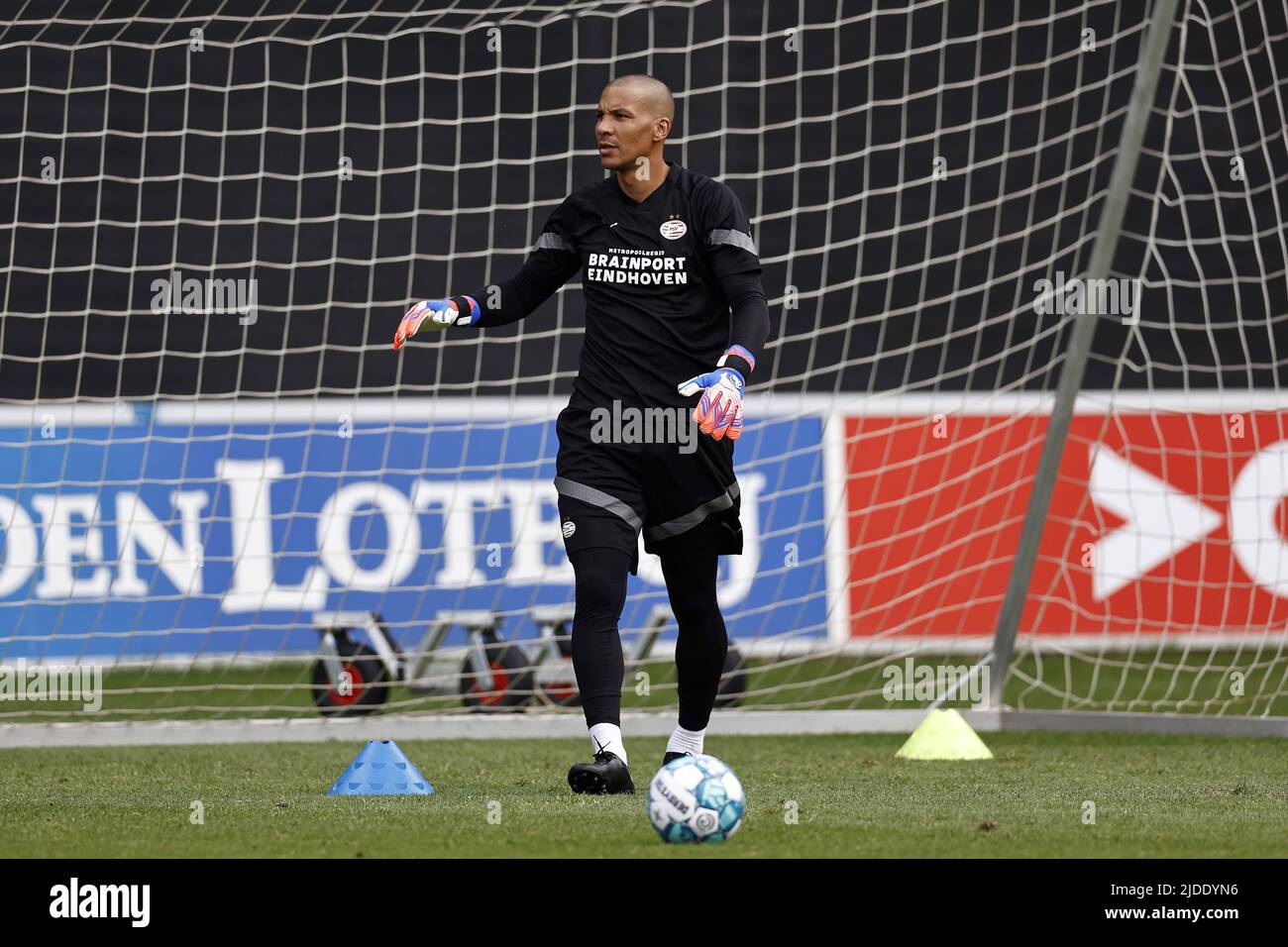 EINDHOVEN - PSV Eindhoven goalkeeper Boy Waterman during the first ...