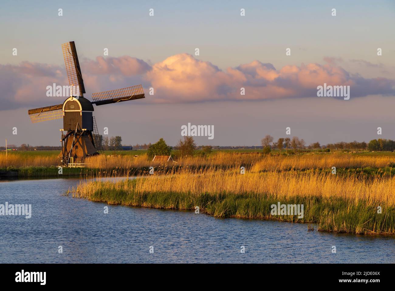 Windmill Broekmolen, Molenlanden - Nieuwpoort, The Netherlands Stock ...
