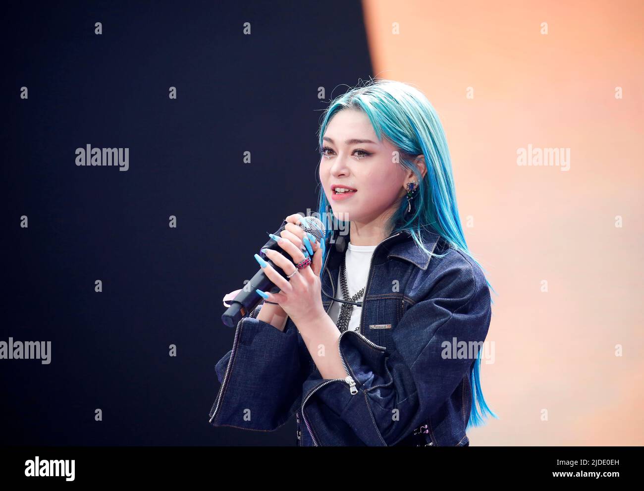 AleXa, June 19, 2022 : Singer AleXa performs before the red carpet ...