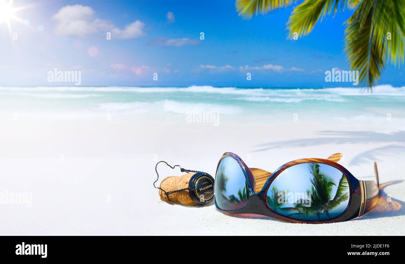 Abstract tropical summer sunny sandy beach background Stock Photo - Alamy