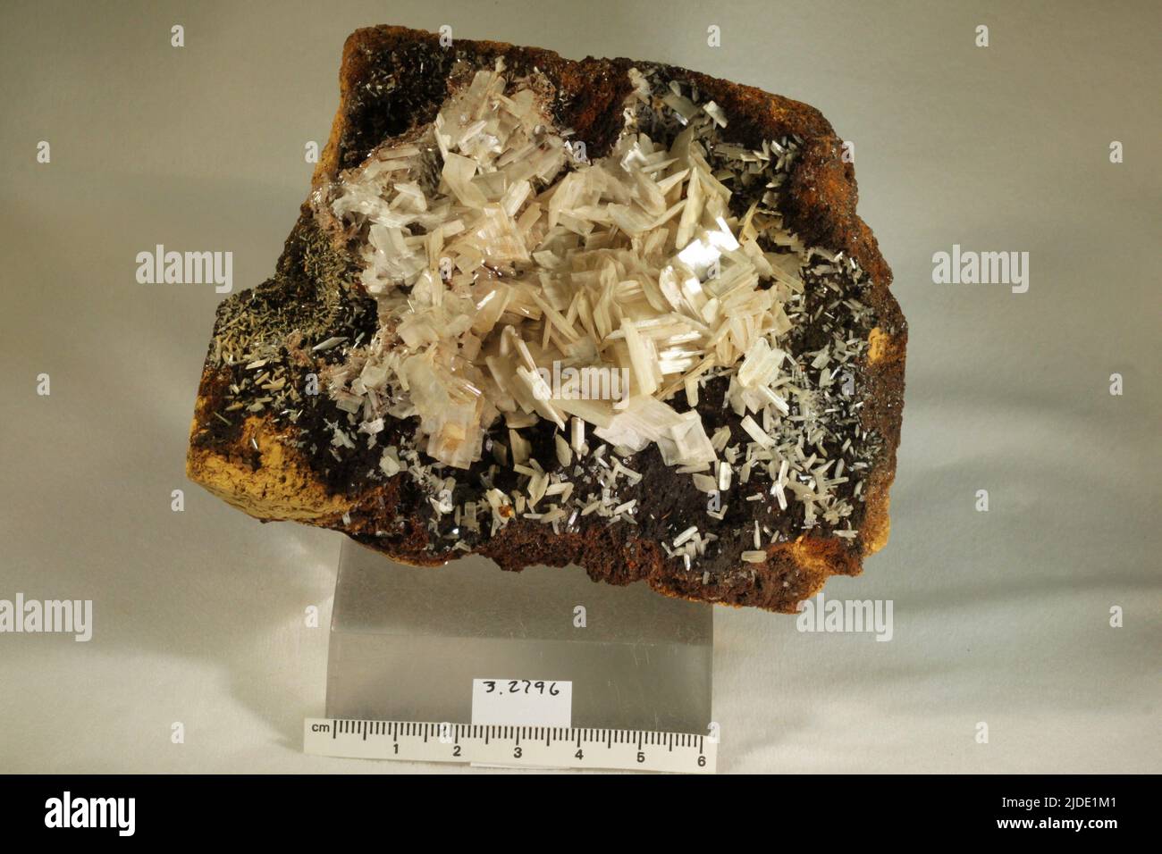 Prismatic cerussite hi-res stock photography and images - Alamy