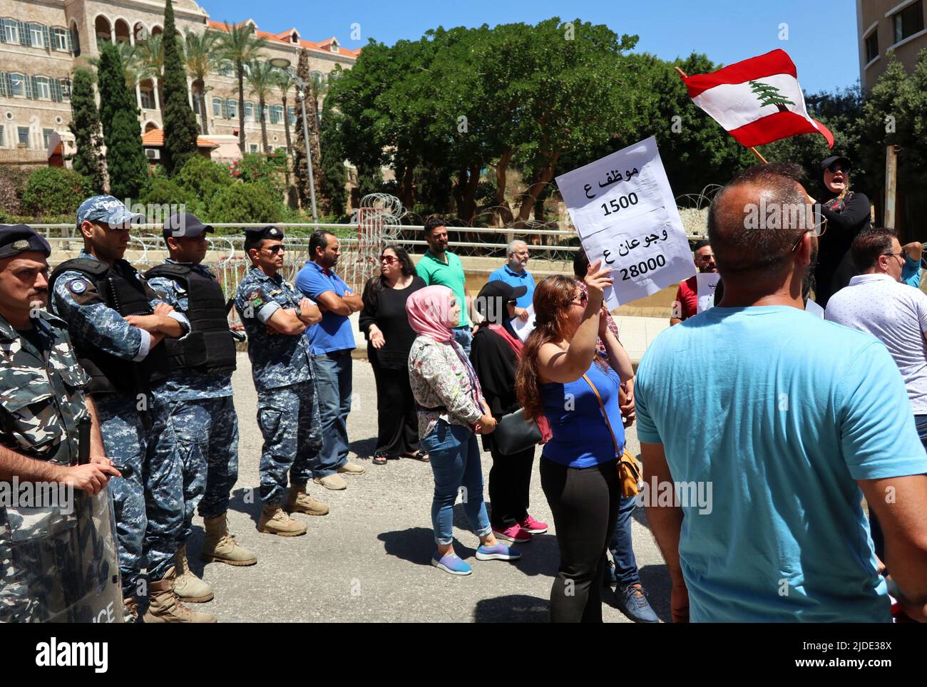 Beirut lebanon government employees lebanese crisis government p hi-res ...