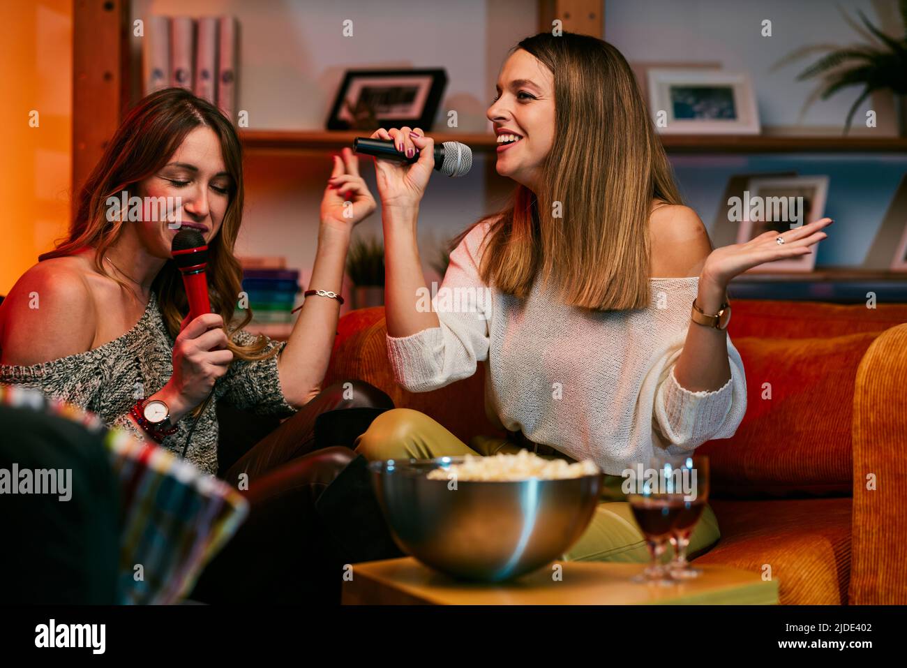Girls night fun hi-res stock photography and images - Alamy