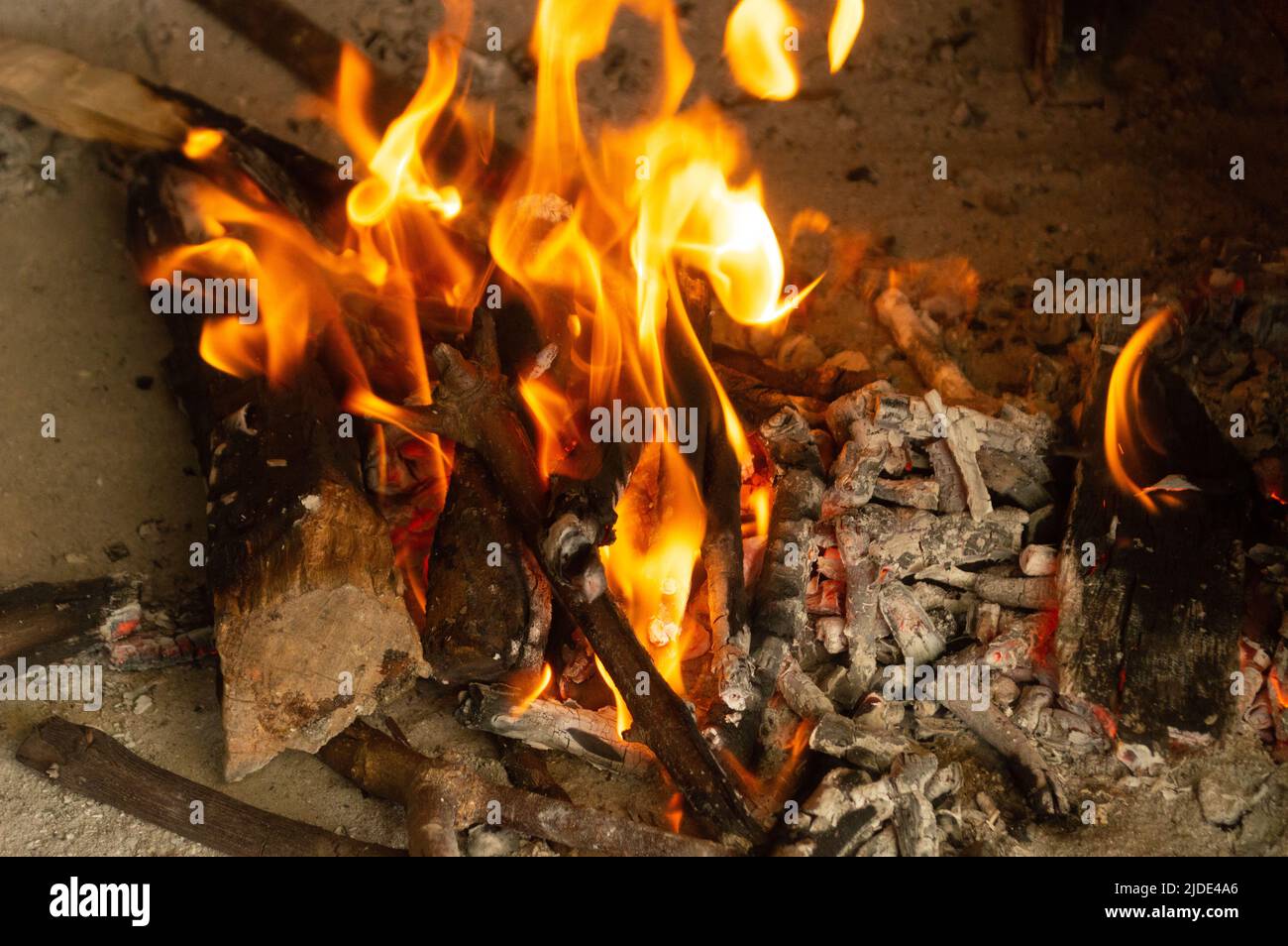 Parrilla de fogata hi-res stock photography and images - Alamy