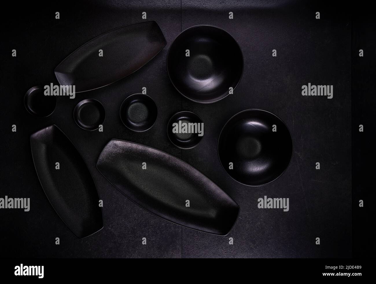 Black ceramic plates on hi-res stock photography and images - Alamy