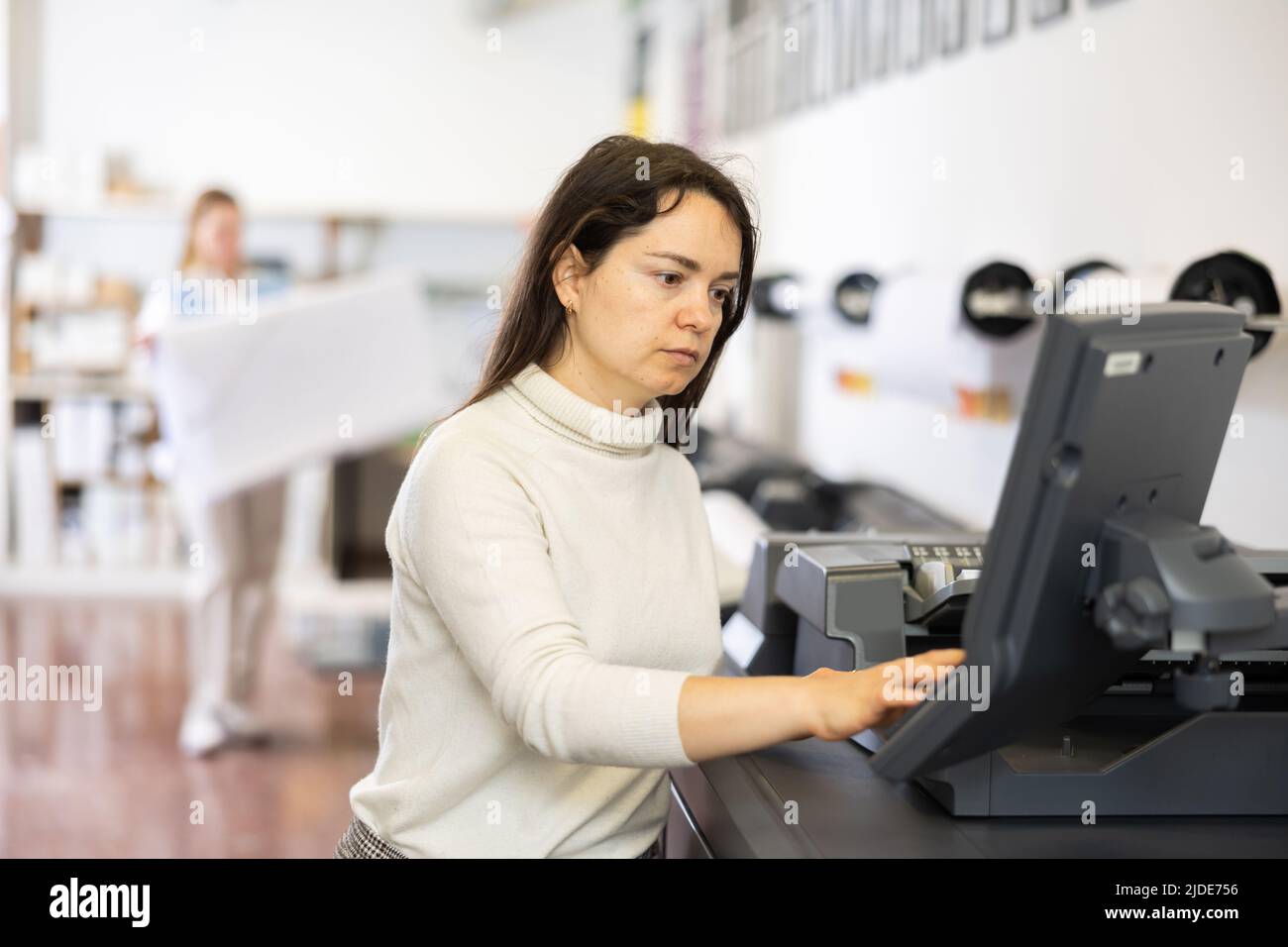 Printer using letterpress hi-res stock photography and images - Alamy