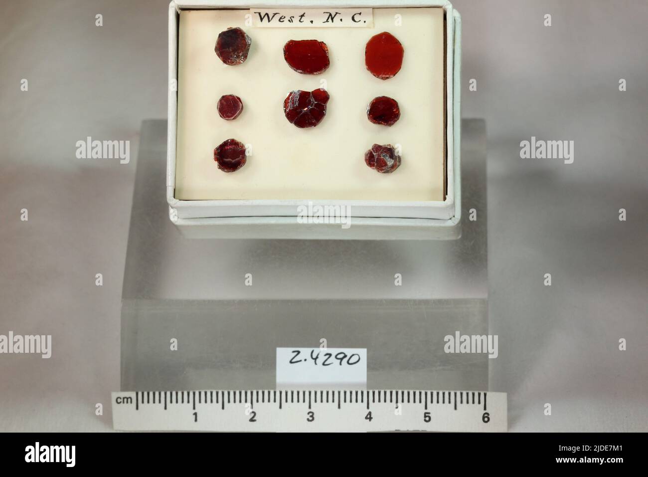 Garnet. minerals. North America; USA; North Carolina Stock Photo - Alamy