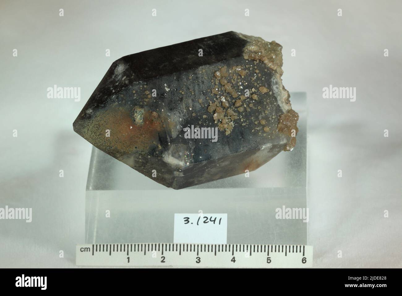 Scheelite tungsten ore hi-res stock photography and images - Alamy