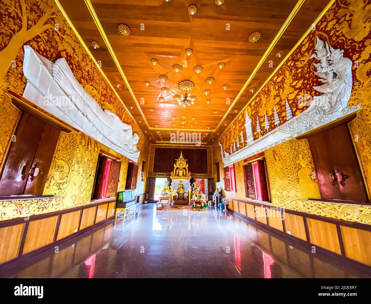 Wat Nok Pak Ta Le boat temple in Phetchaburi, Thailand Stock Photo - Alamy