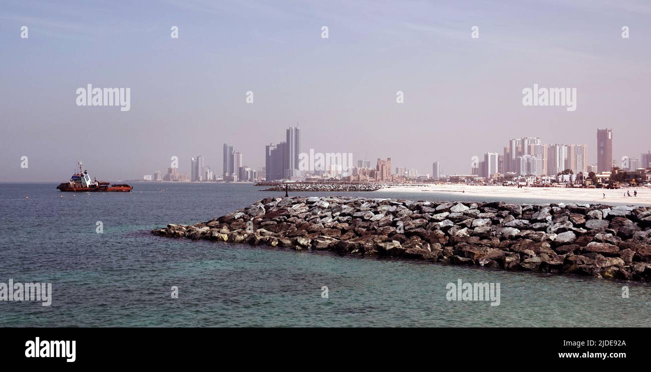 White sand city beaches on the Persian Gulf Stock Photo - Alamy
