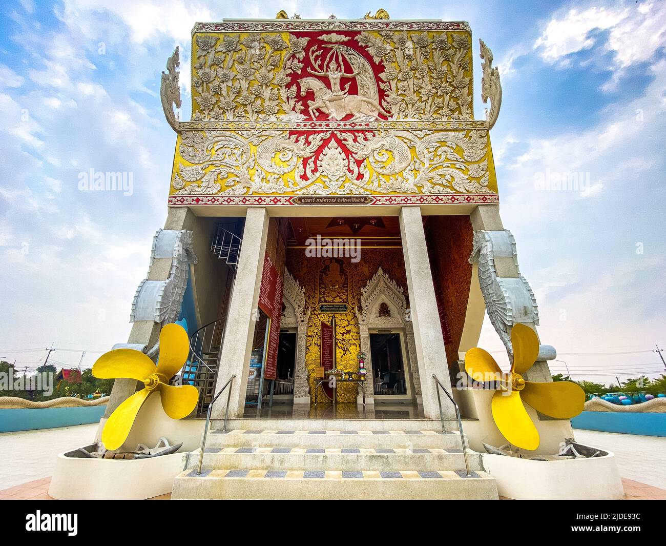 Wat Nok Pak Ta Le boat temple in Phetchaburi, Thailand Stock Photo - Alamy