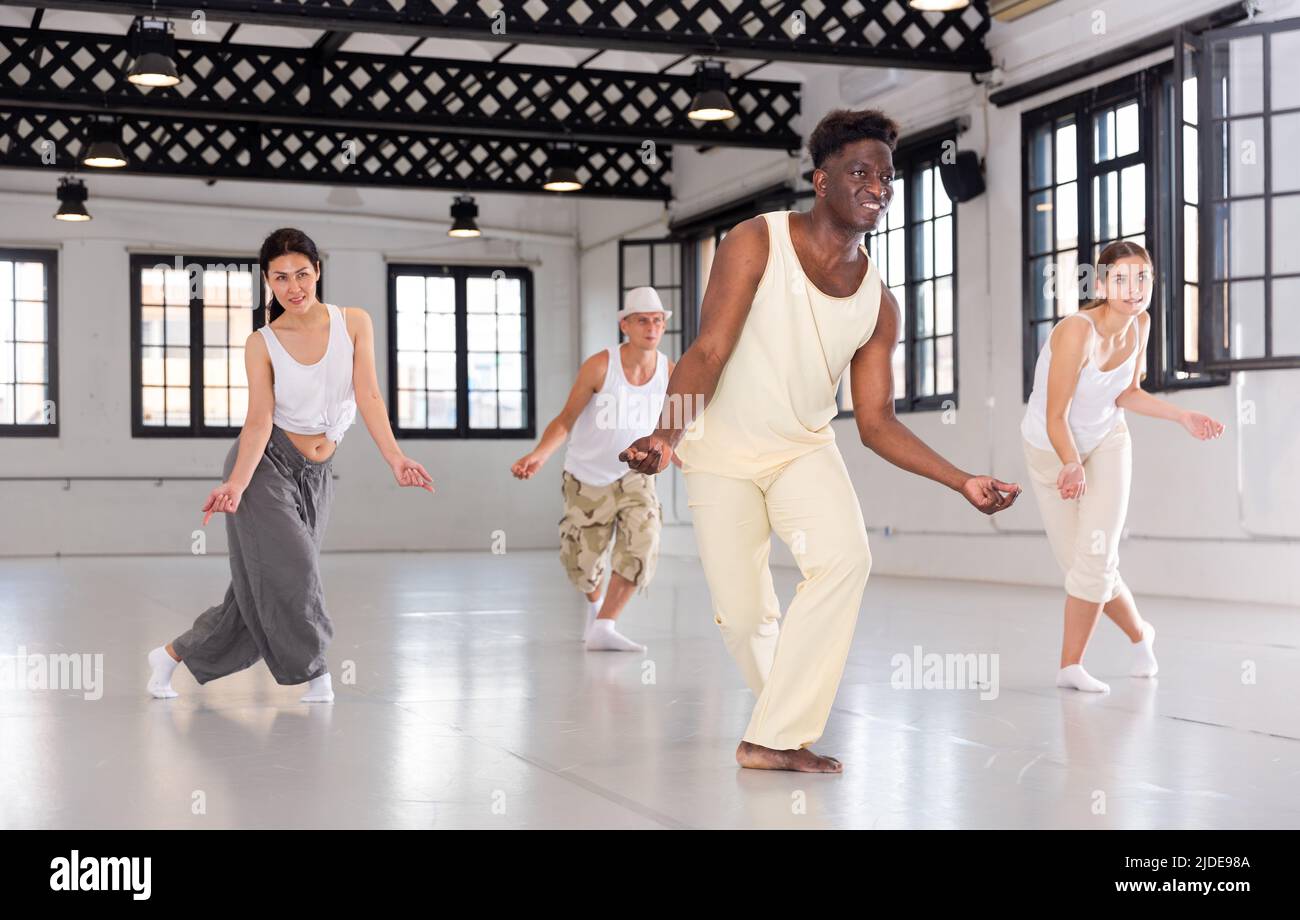 People dancing lindy hop during group training in class Stock Photo - Alamy