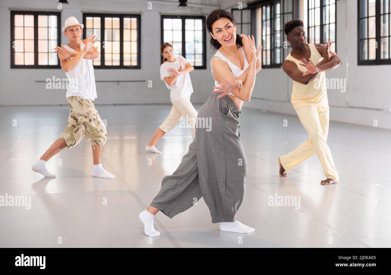 Filipino dancers hi-res stock photography and images - Alamy