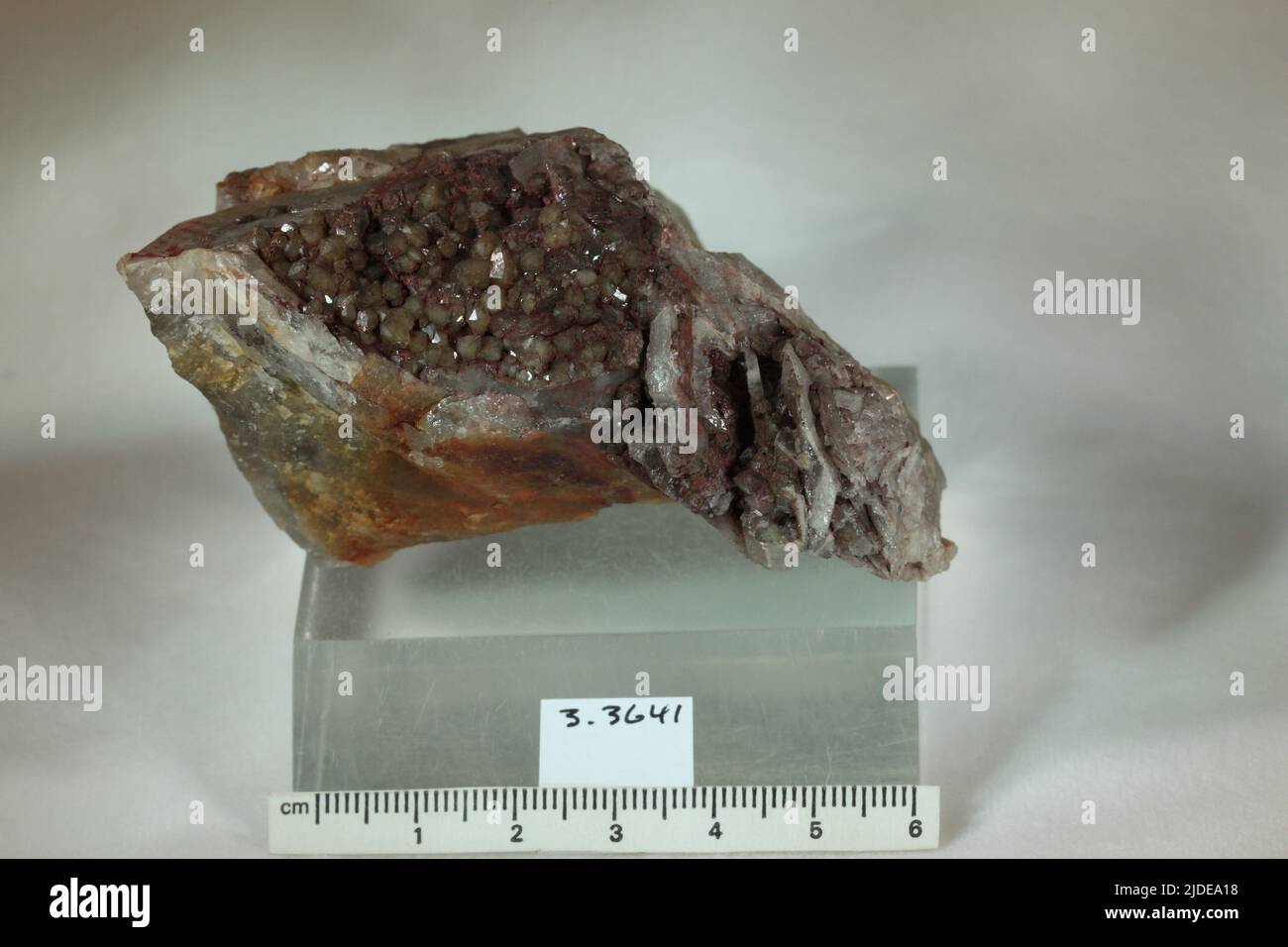 Scheelite tungsten ore hi-res stock photography and images - Alamy