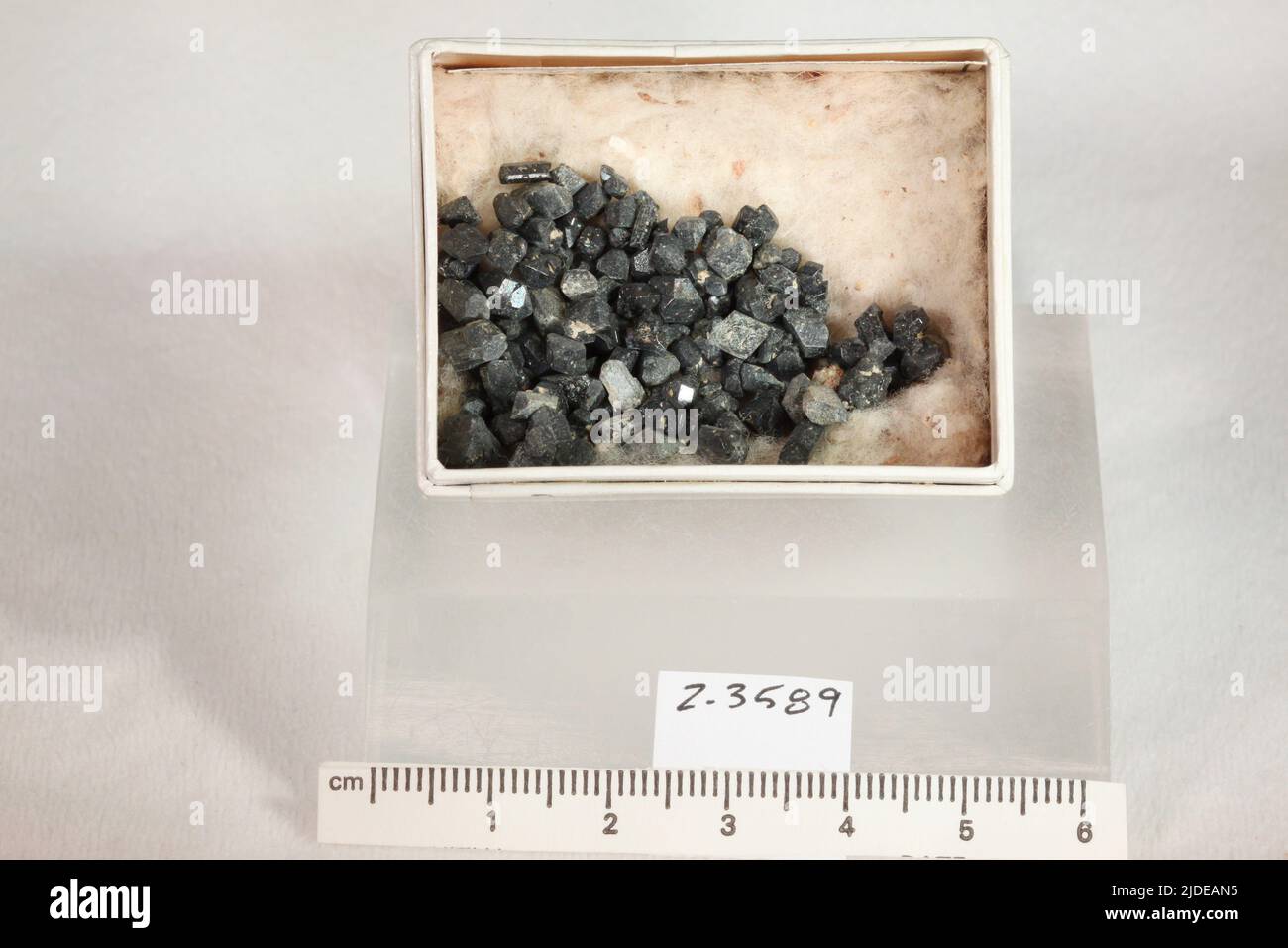 Pyroxene crystal hi-res stock photography and images - Alamy